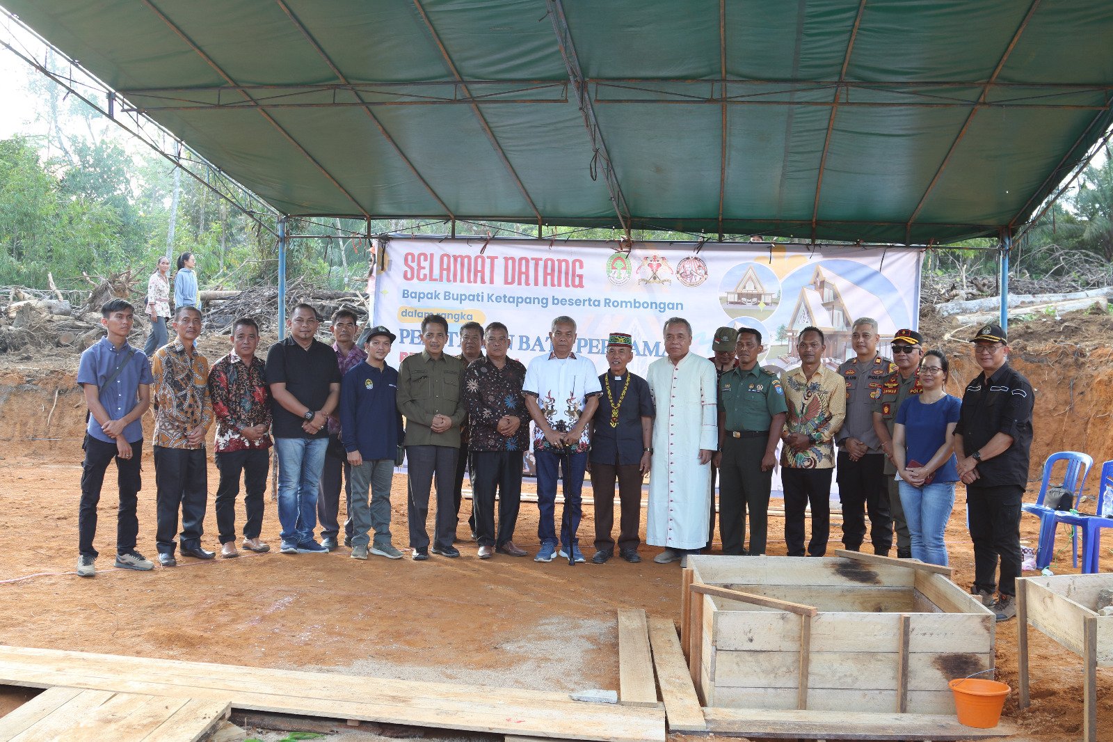 Bupati Ketapang Hadiri Peletakan Batu Pertama Pembangunan Gereja | Fakta Kalbar