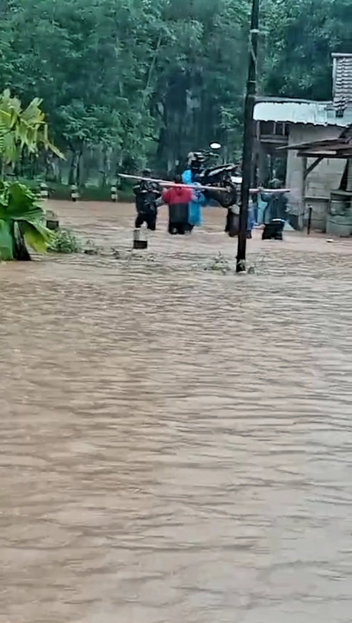 Sepuluh Jembatan Terputus Akibat Banjir dan Longsor, BNPB Siapkan Jembatan Darurat Bailey ...